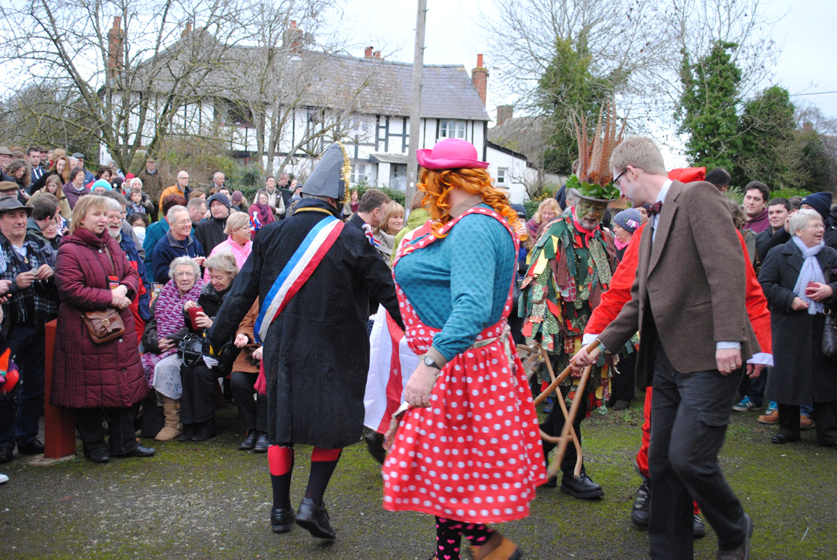 Icknield Way Morris Men dance the Cotswold Morris in the Vale of White ...