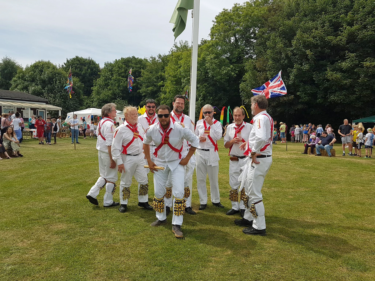 Icknield Way Morris Men dance the Cotswold Morris in the Vale of White ...