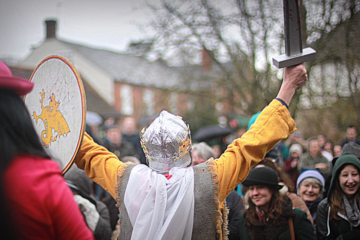 Icknield Way Morris Men dance the Cotswold Morris in the Vale of White ...